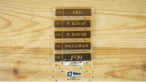 Standar Ukuran Name Tag untuk Karyawan dan Panitia